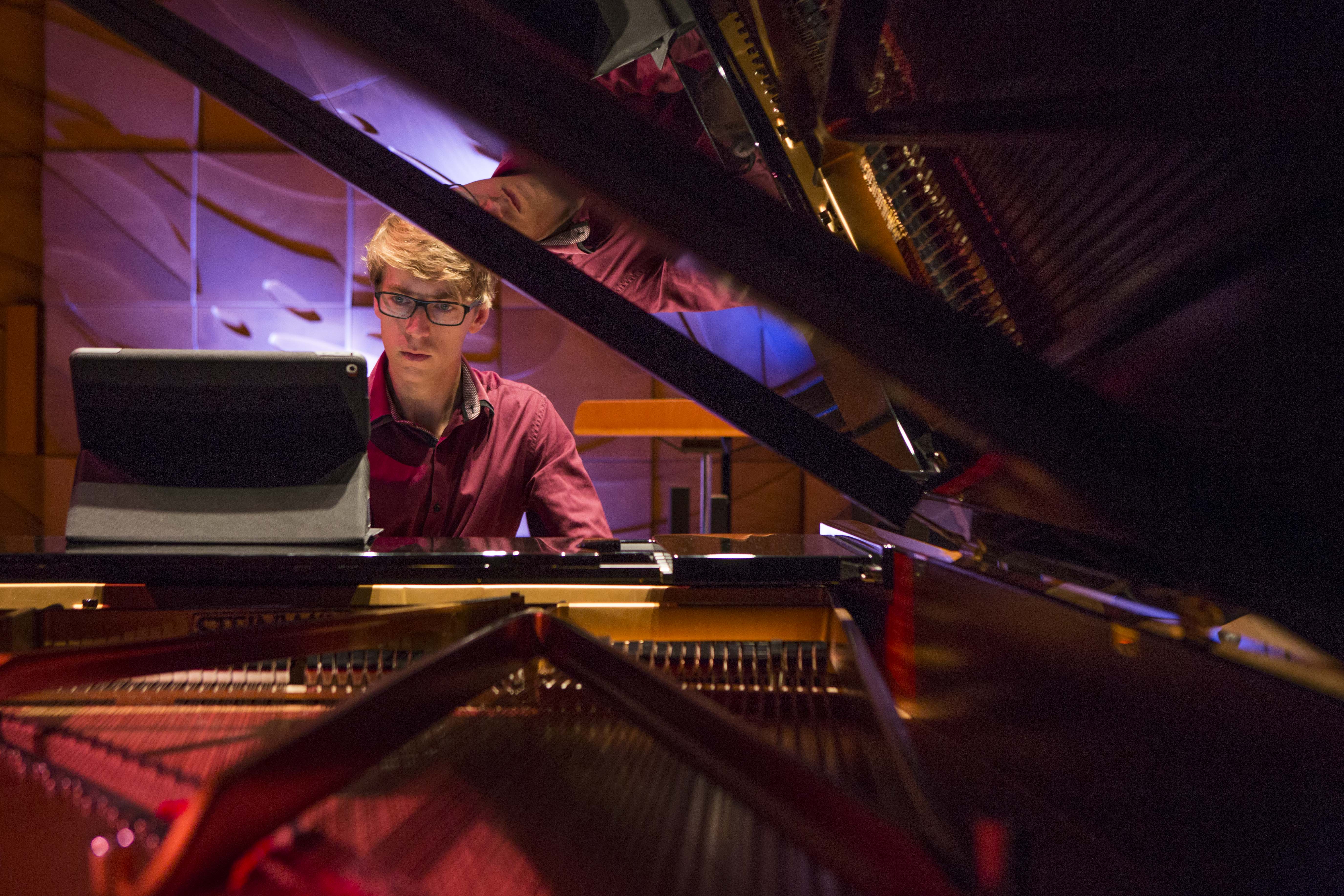 Contact – Alexander Waite